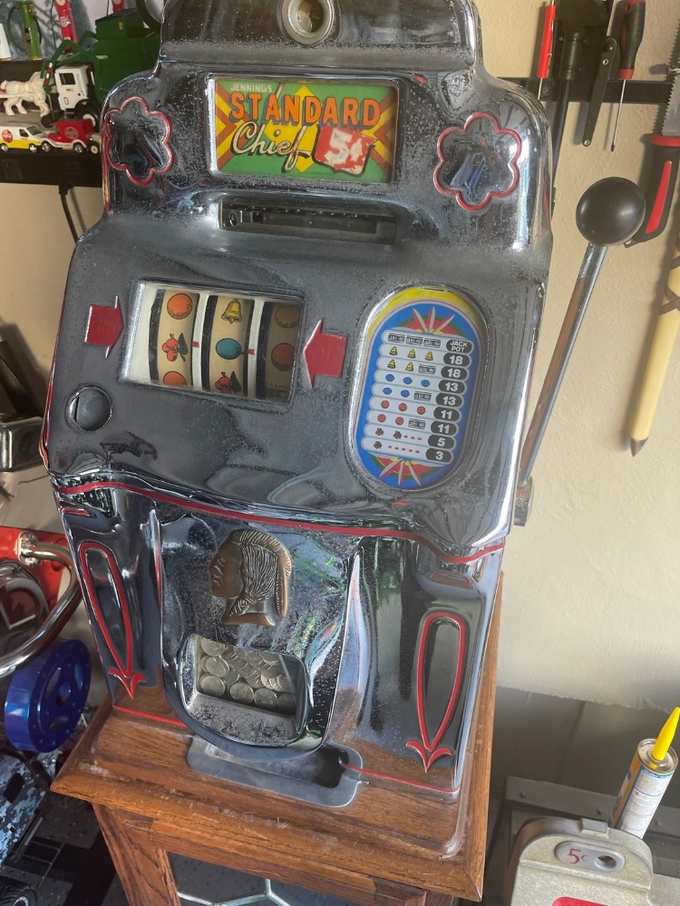Lot S22-100 - 1960 Standard 5 Cent Slot Machine | Premier Auction Group