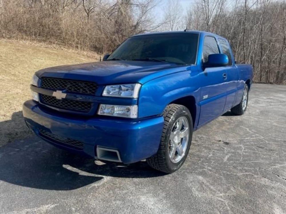 Lot M22-434 - 2004 Chevrolet Silverado 1500 SS Ext Cab AWD Pickup ...
