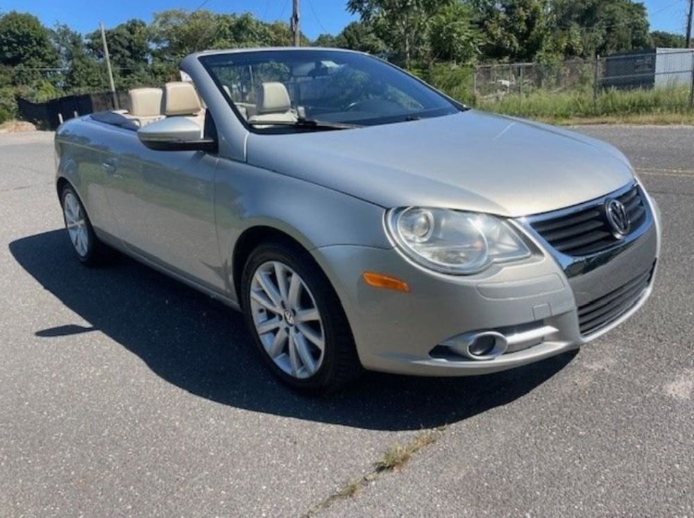 Lot M25-125 - 2010 Volkswagen EOS Convertible | Premier Auction Group
