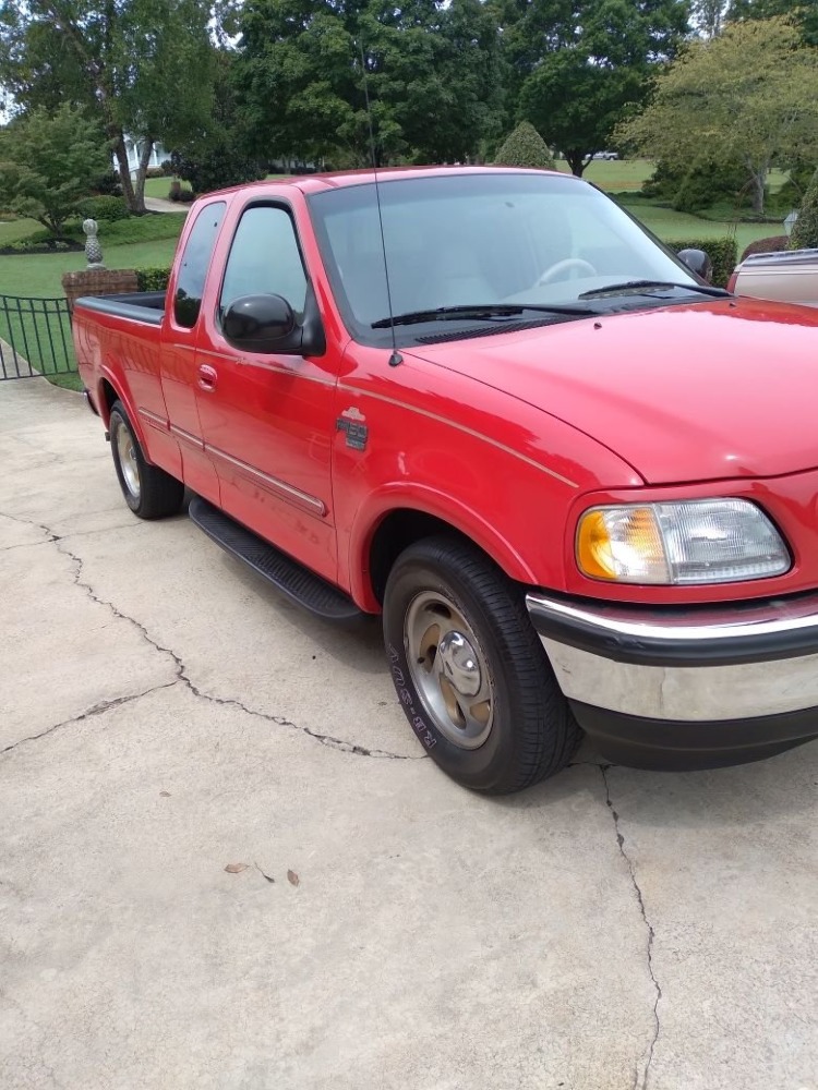 Lot S22-113 - 1998 Ford F150 Lariat Extended Cab Pickup | Premier ...