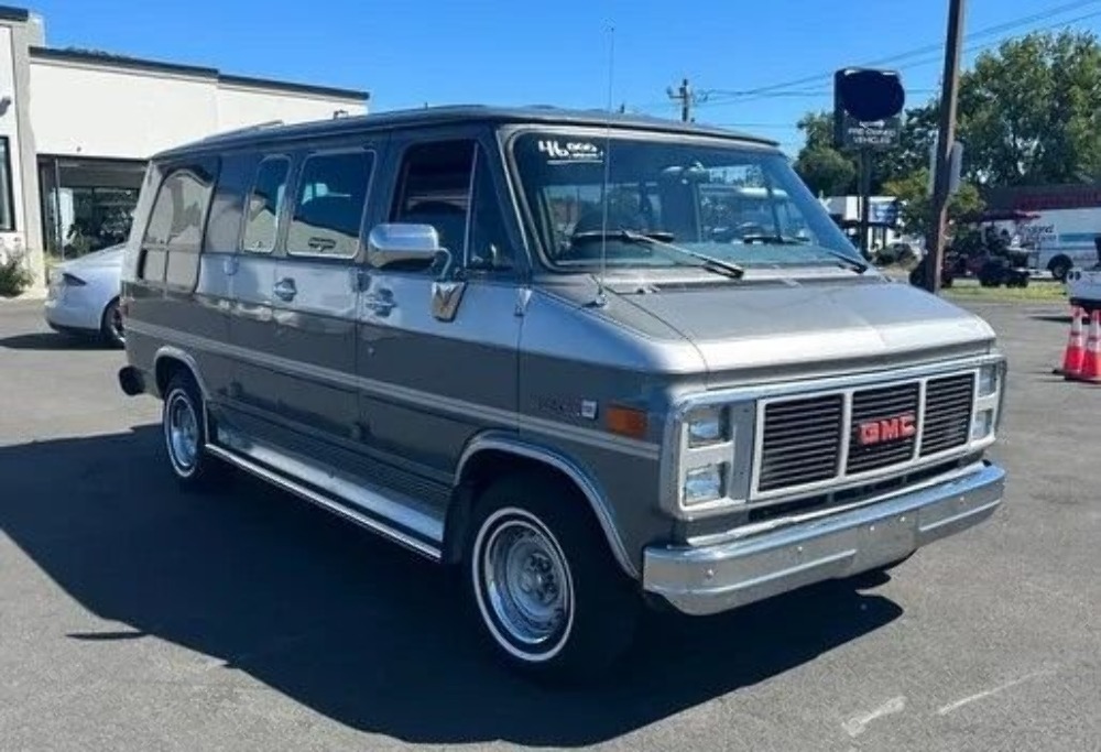 Lot D23-265 - 1990 GMC Vandura G25 Conversion Van | Premier Auction Group