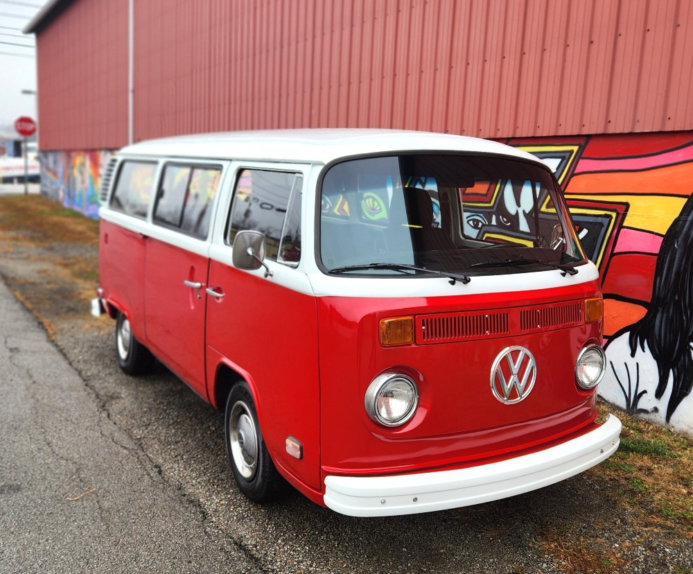 Lot D25-330 - 1976 Volkswagen Type 2 Microbus | Premier Auction Group
