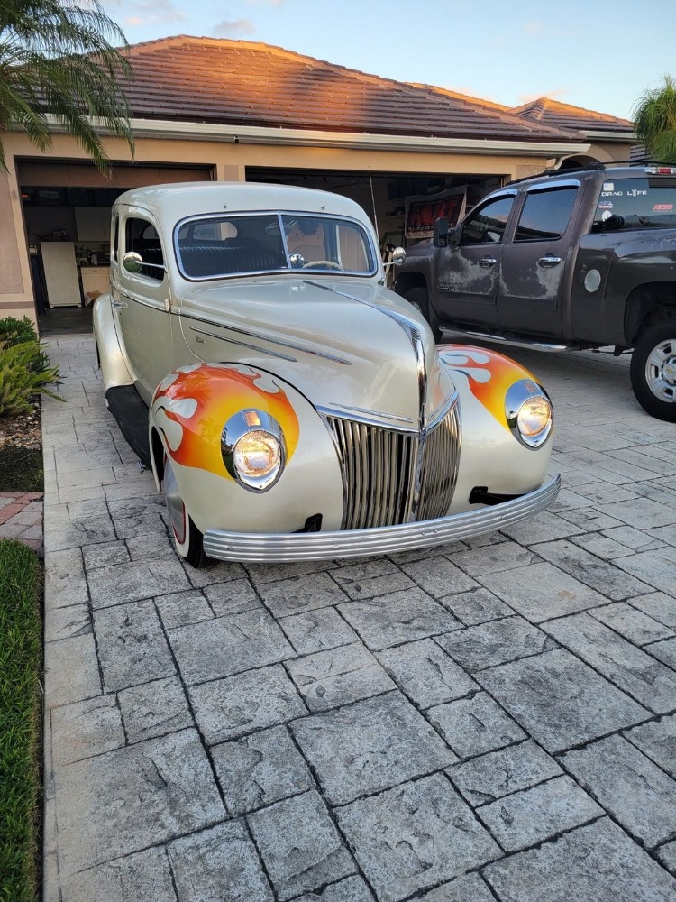 Lot M25-109 - 1939 Ford Custom Street Rod Sedan | Premier Auction Group