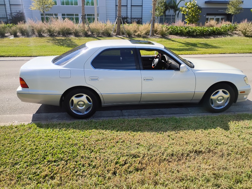 Lot D25-154 - 1998 Lexus LS400 Four Door Sedan | Premier Auction Group