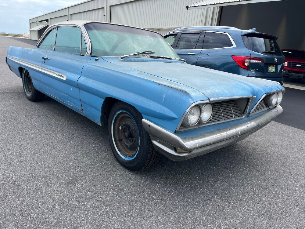 Lot M24-146 - 1961 Pontiac Catalina Sport Coupe | Premier Auction Group