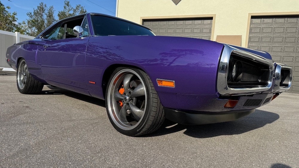 Lot M25-478.1 - 1970 Dodge Super Bee SRT-8 Resto-Mod | Premier Auction ...