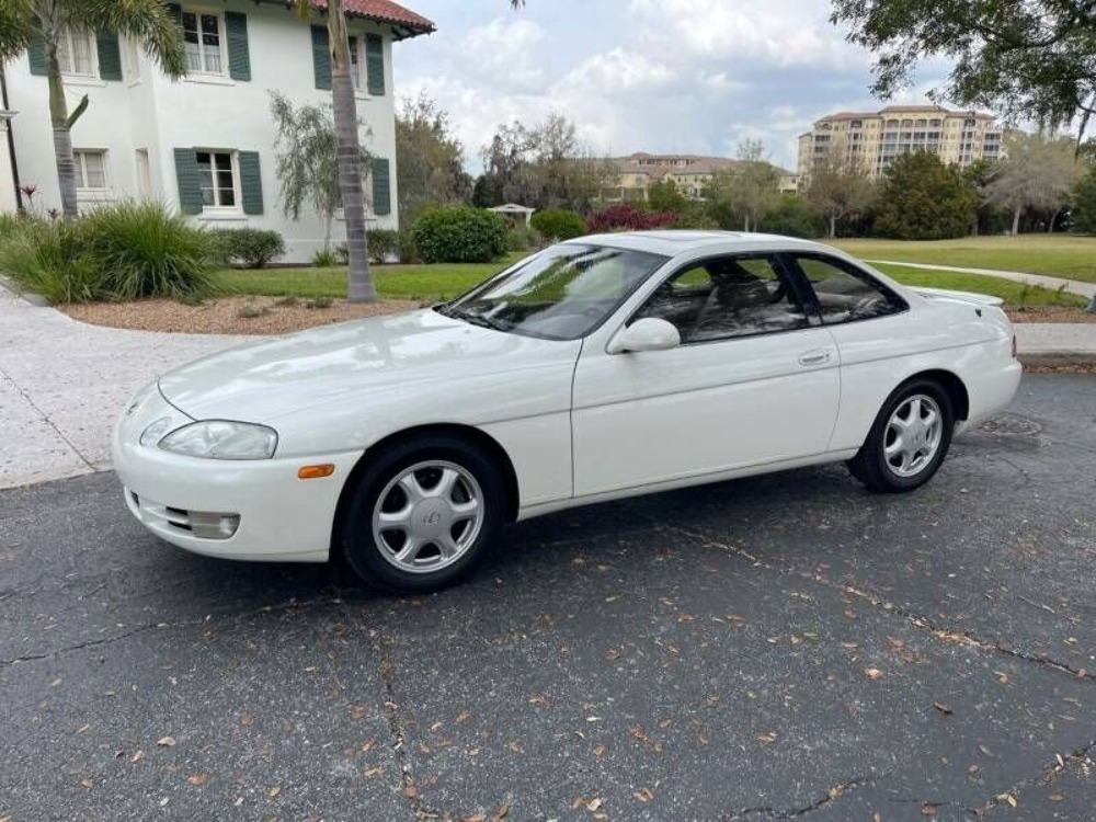 Lot M24-324 - 1995 Lexus SC300 Coupe | Premier Auction Group