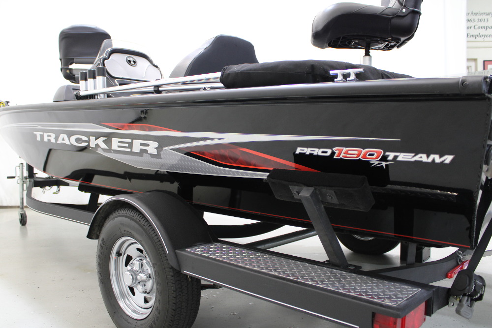 Lot D25-322 - 2019 Tracker Pro Team 190 TX Bass Boat | Premier Auction ...