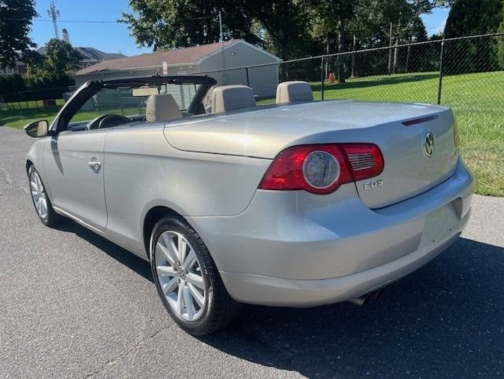 Lot M25-125 - 2010 Volkswagen EOS Convertible | Premier Auction Group