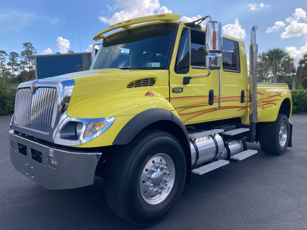 Lot M22-430 - 2006 International CXT Pickup | Premier Auction Group