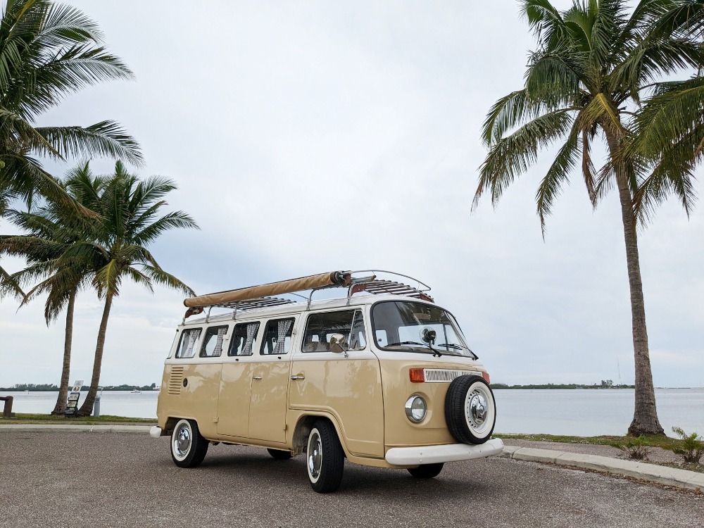 Lot D22-247 - 1996 Volkswagen Type 2 14-Window Mini Bus | Premier ...