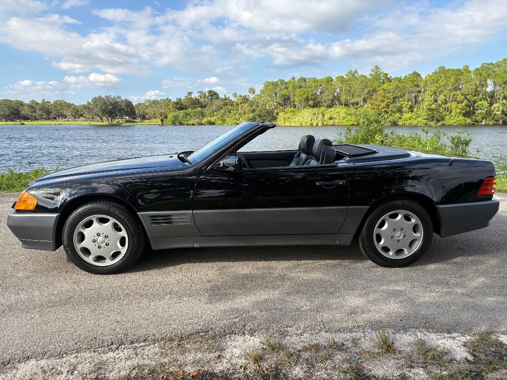 Lot D25-263 - 1993 Mercedes-Benz 300SL Convertible | Premier Auction Group