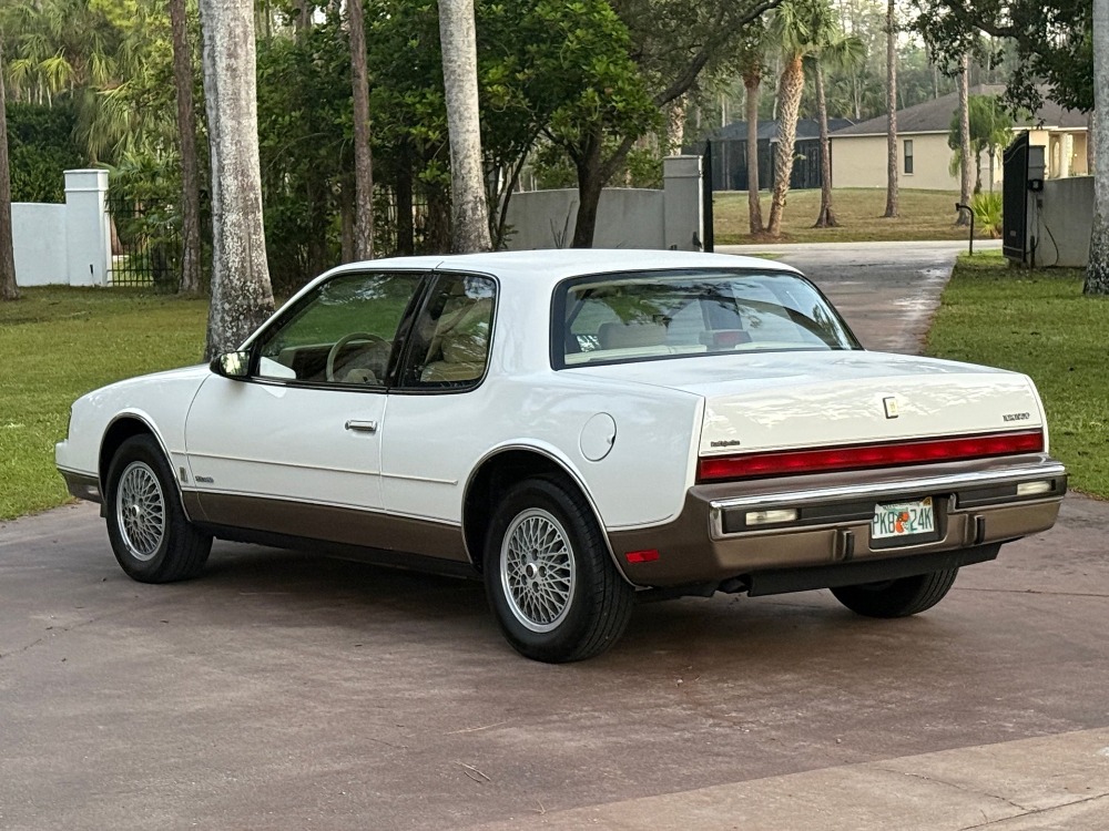 Lot M25-572 - 1986 Oldsmobile Toronado Brougham | Premier Auction Group