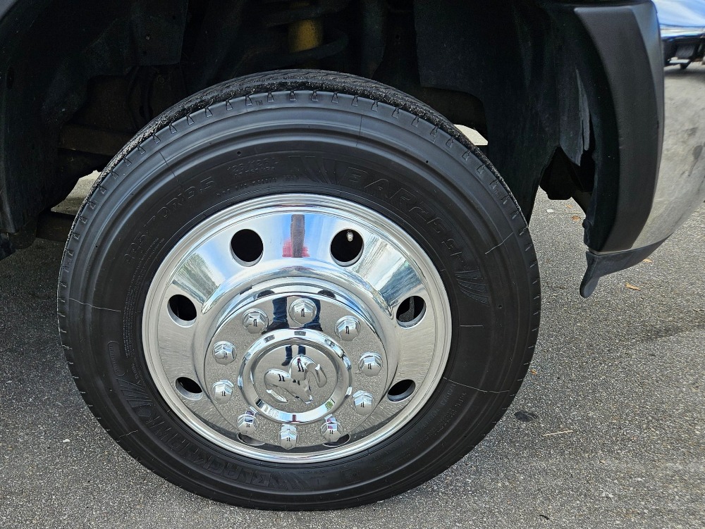Lot M25-602 - 2014 Dodge Ram 5500 Laramie Car Hauler and Trailer ...