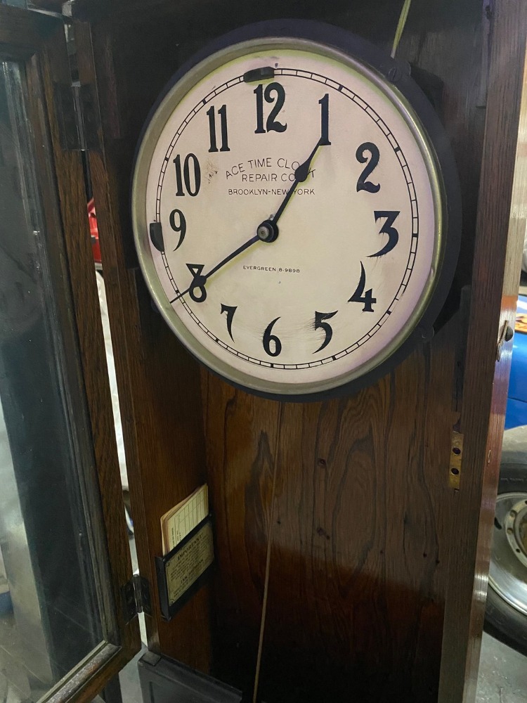 Lot D22-086 - 1950 Ace Clock | Premier Auction Group