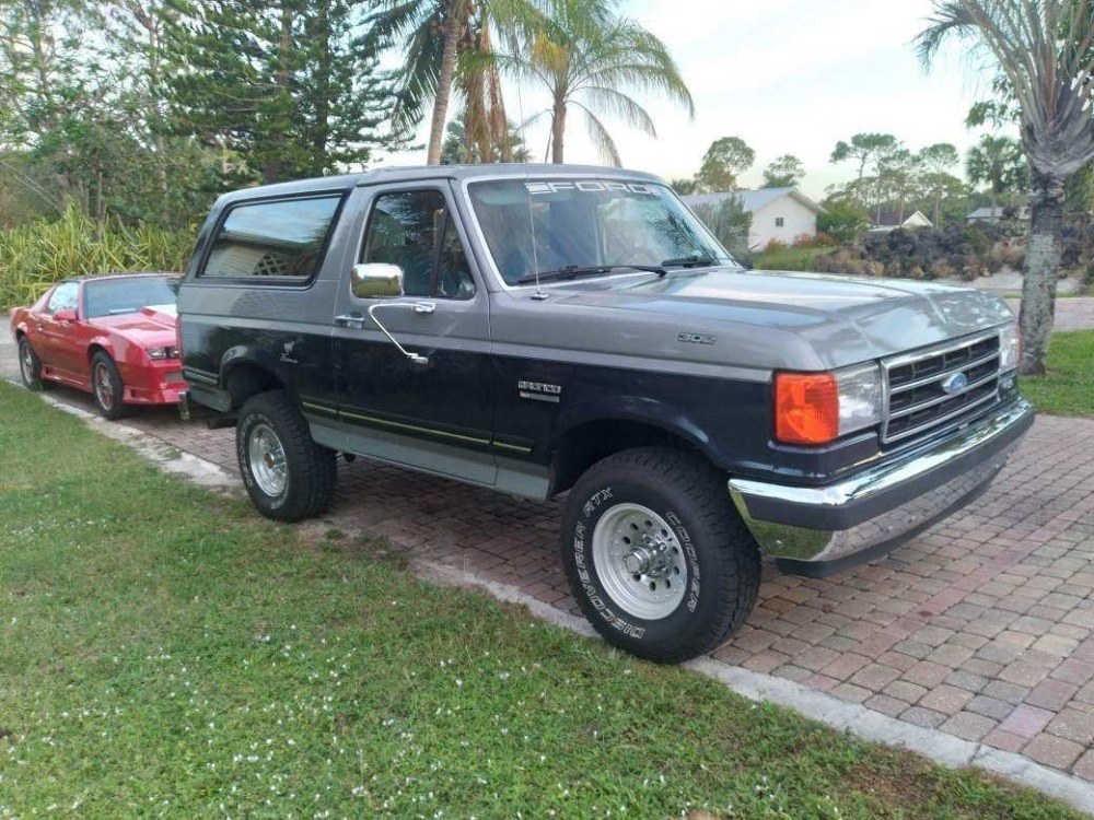 Lot D22-321 - 1990 Ford Bronco XLT 4 x 4 | Premier Auction Group