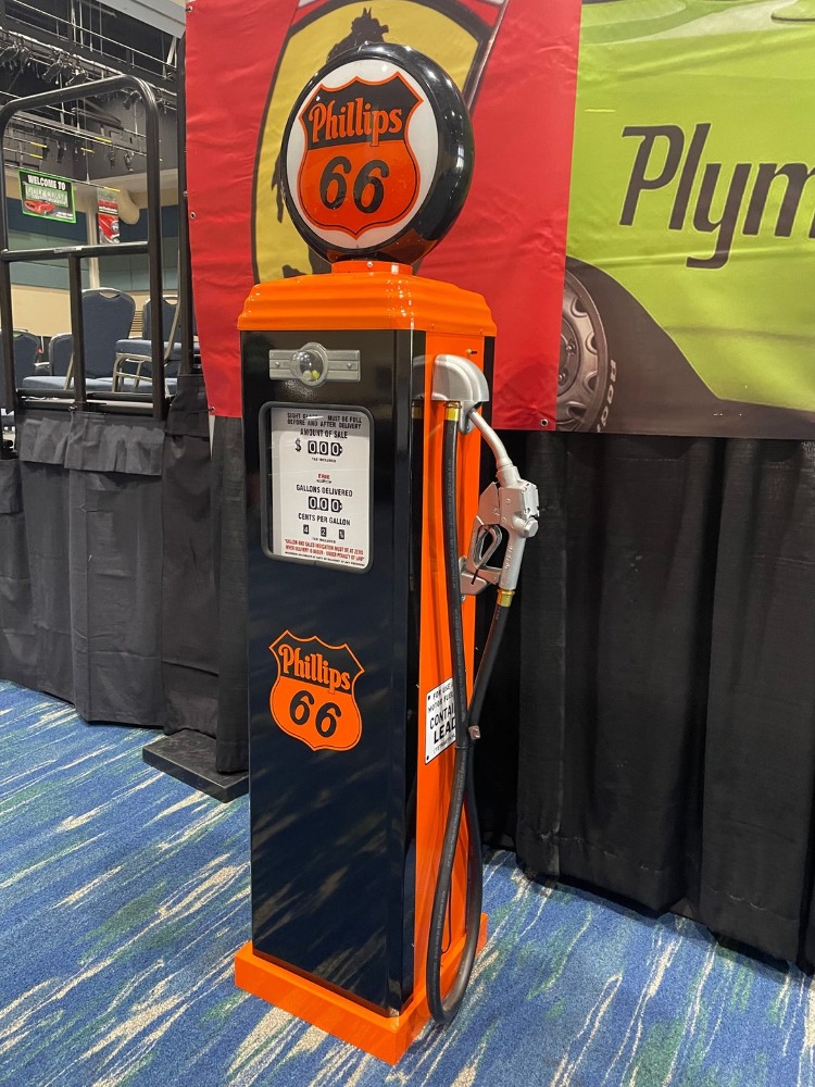 Lot M25-087 - Phillip 66 Gas Pump | Premier Auction Group