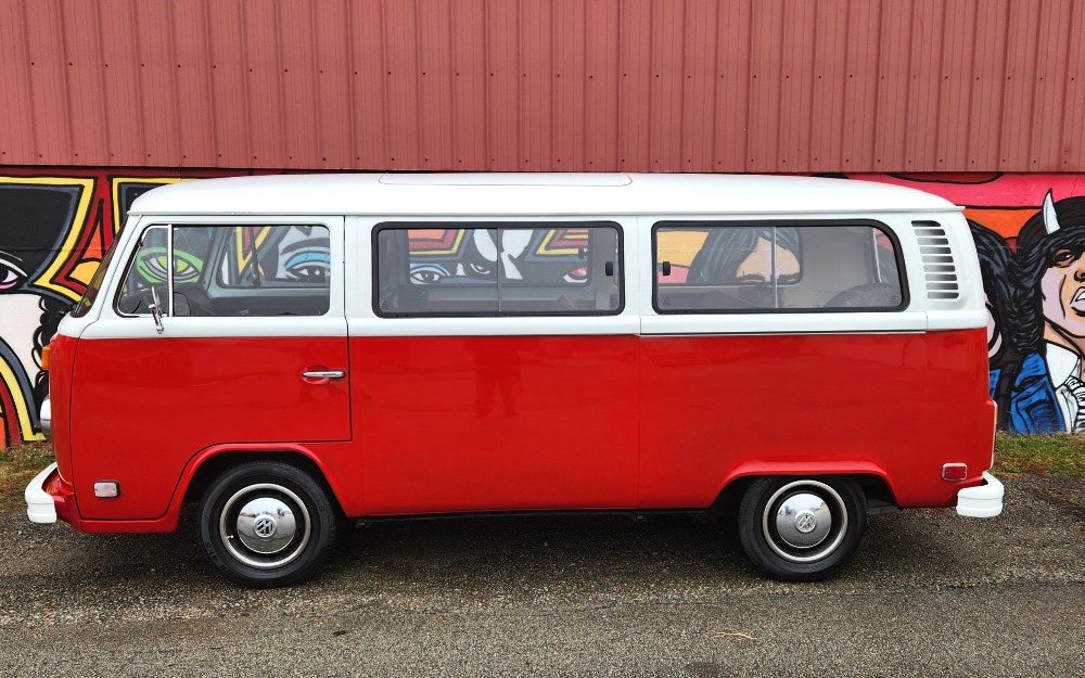 Lot D25-330 - 1976 Volkswagen Type 2 Microbus | Premier Auction Group