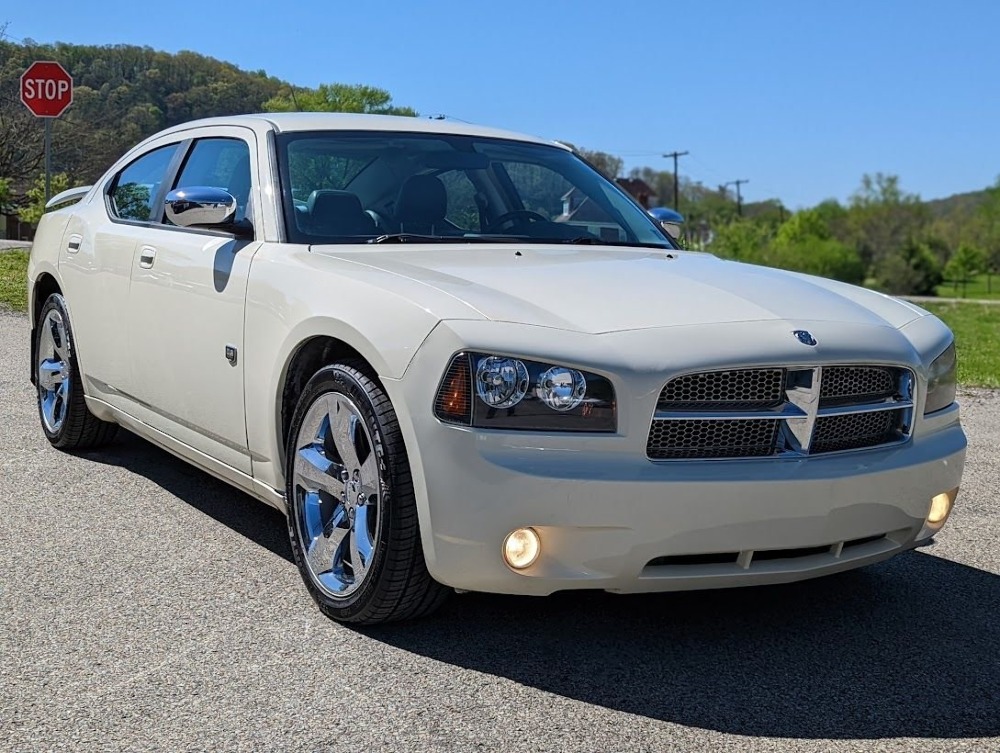 Lot D22-561 - 2008 Dodge Charger SXT DUB Edition | Premier Auction Group