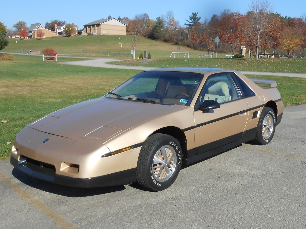 Lot D22-210 - 1986 Pontiac Fiero SE Coupe | Premier Auction Group