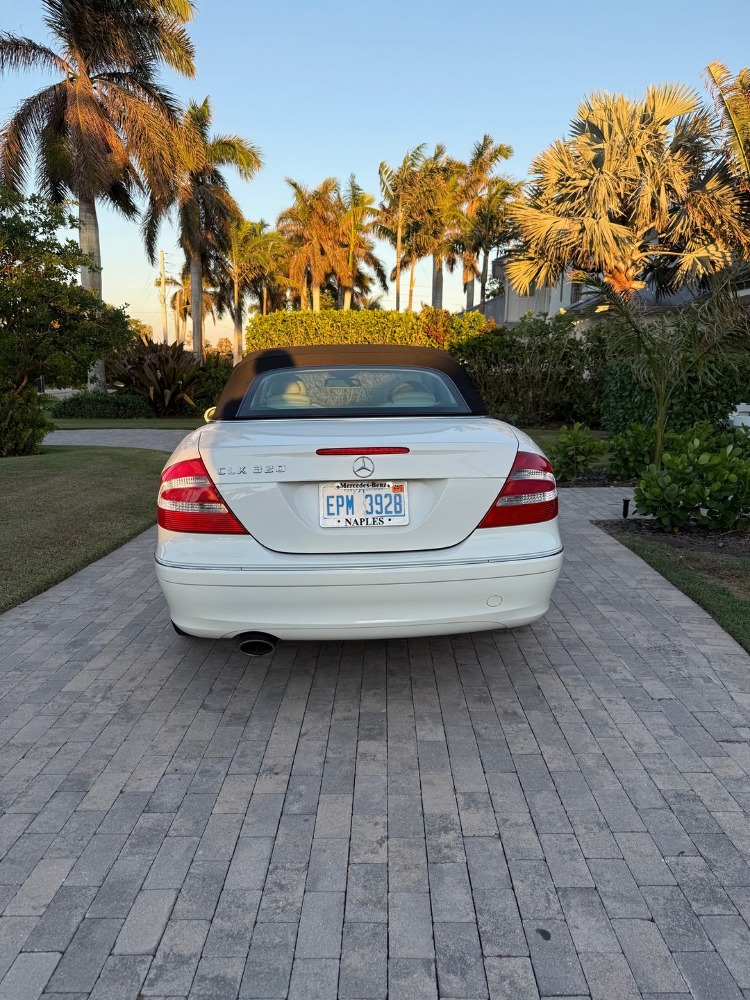Lot D25-160 - 2005 Mercedes-Benz 320 CLK Convertible | Premier Auction ...