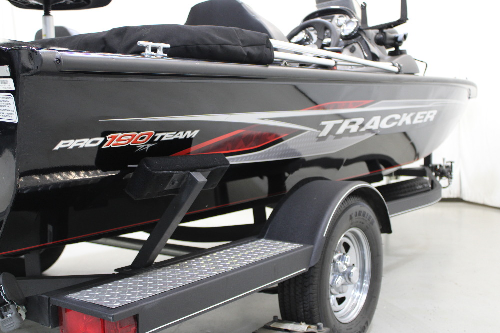 Lot D25-322 - 2019 Tracker Pro Team 190 TX Bass Boat | Premier Auction ...