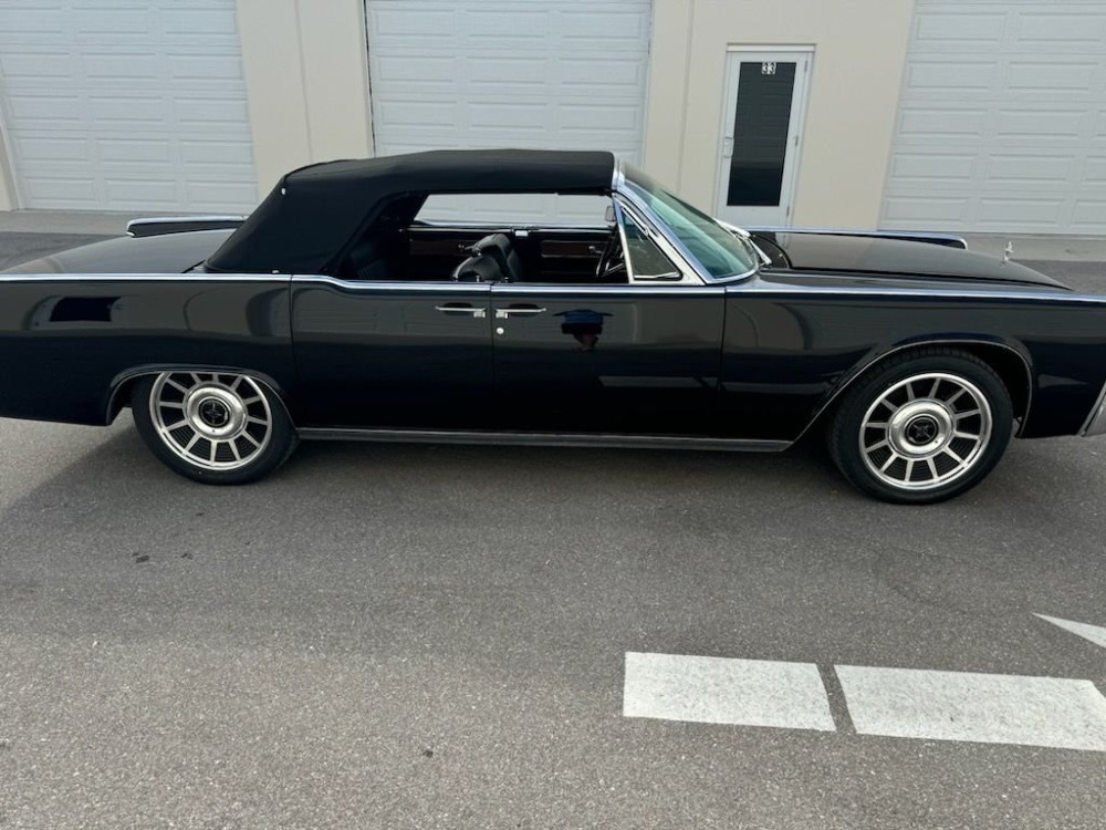 Lot M25-531 - 1962 Lincoln Continental Convertible | Premier Auction Group