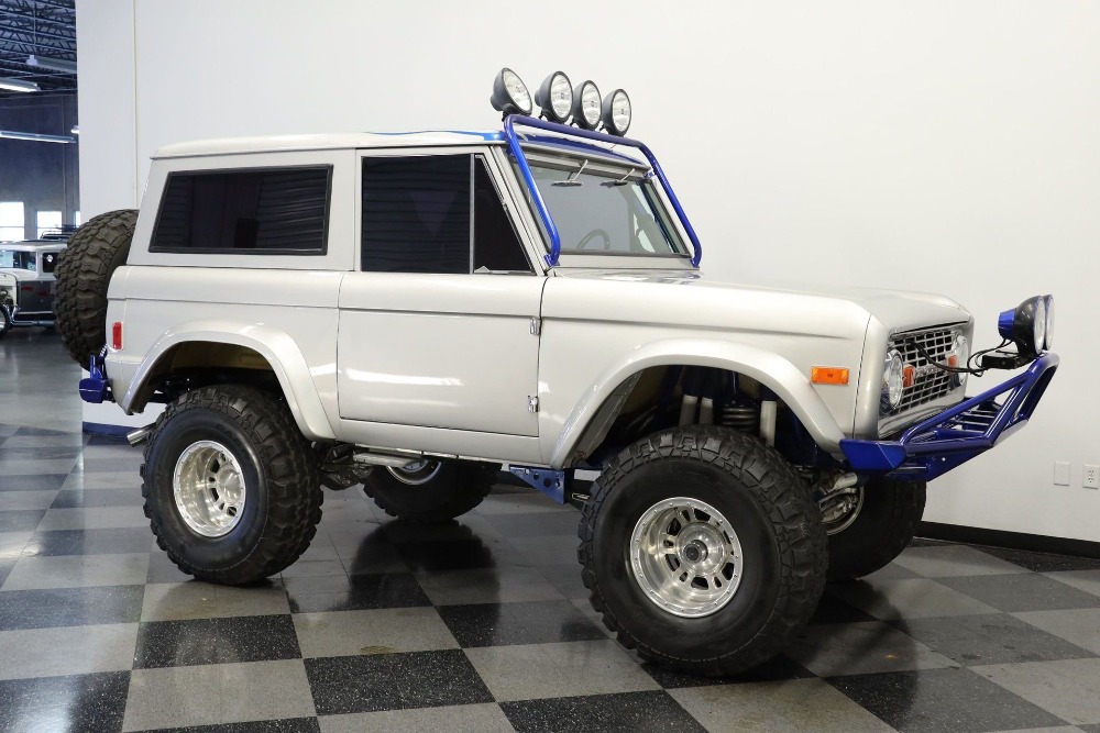 Lot M23-177 - 1977 Ford Bronco Custom 4x4 | Premier Auction Group