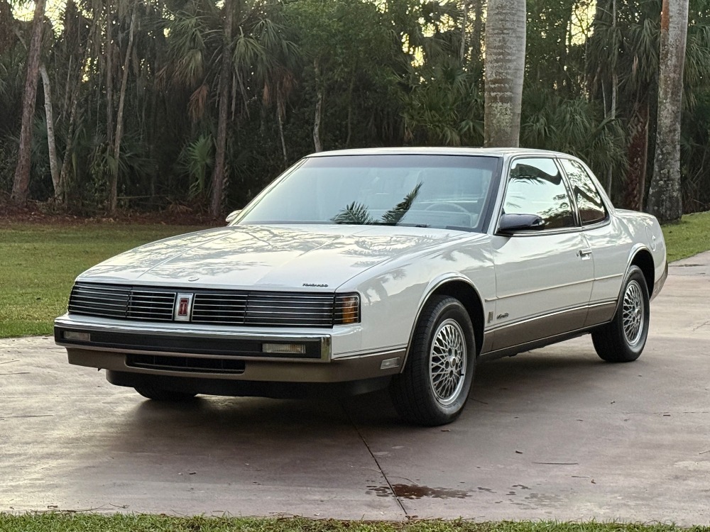 Lot M25-572 - 1986 Oldsmobile Toronado Brougham | Premier Auction Group