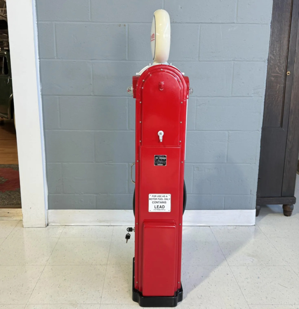 Lot M25-379 - Snap On Branded Gas Pump Display Case | Premier Auction Group