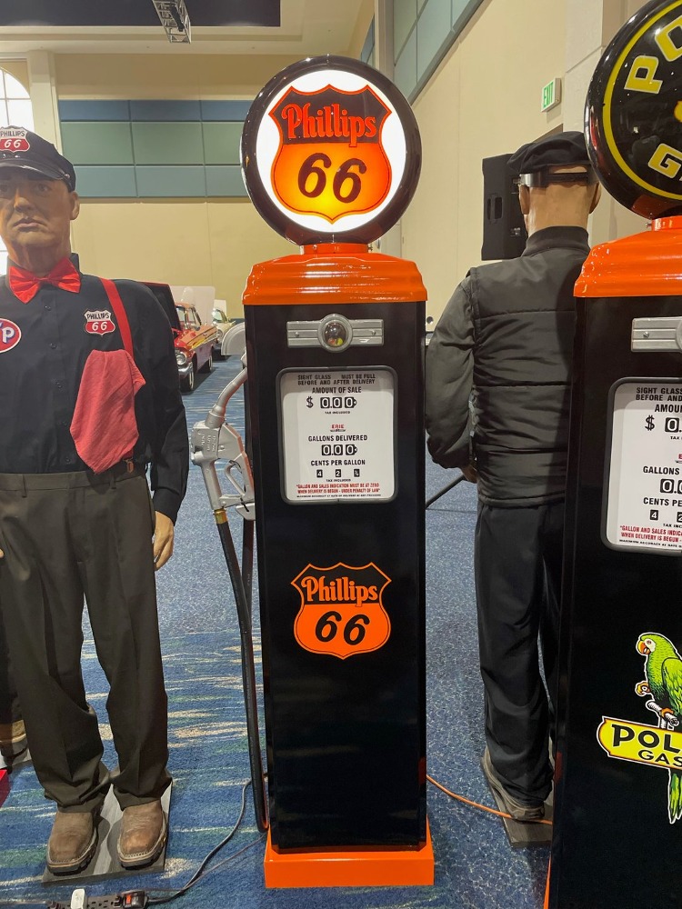 Lot D24-396 - Phillip 66 Gas Pump | Premier Auction Group