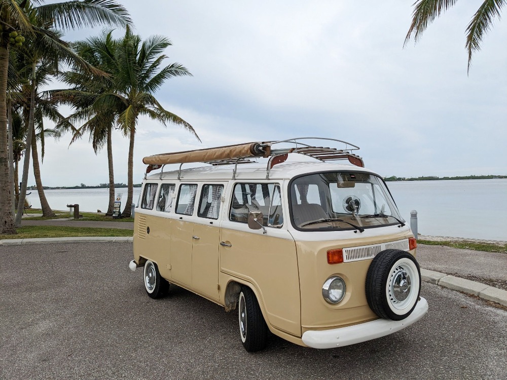 Lot D22-247 - 1996 Volkswagen Type 2 14-Window Mini Bus | Premier ...
