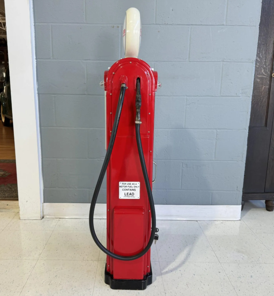 Lot M25-379 - Snap On Branded Gas Pump Display Case | Premier Auction Group