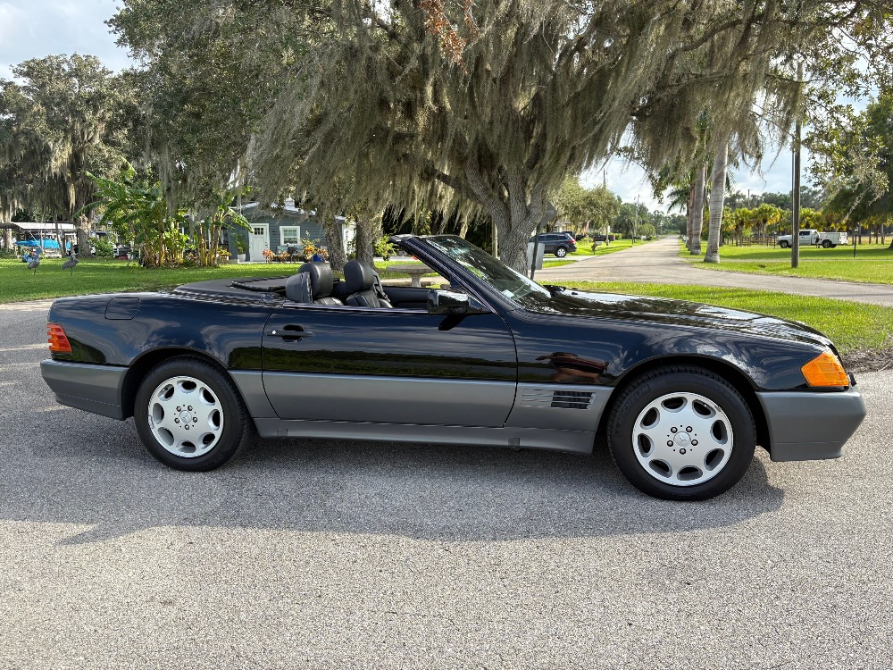 Lot D25-263 - 1993 Mercedes-Benz 300SL Convertible | Premier Auction Group