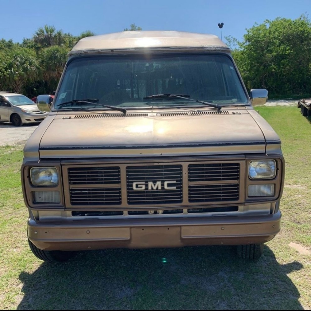 Lot J23-109 - 1989 GMC G1500 Shorty Van | Premier Auction Group