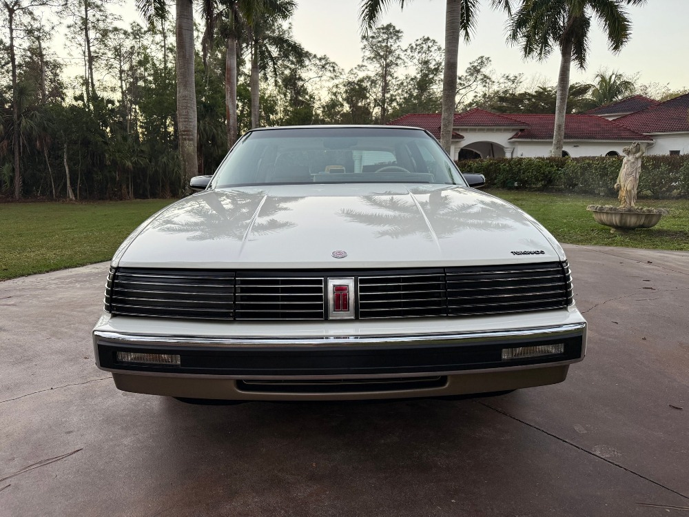 Lot M25-572 - 1986 Oldsmobile Toronado Brougham | Premier Auction Group