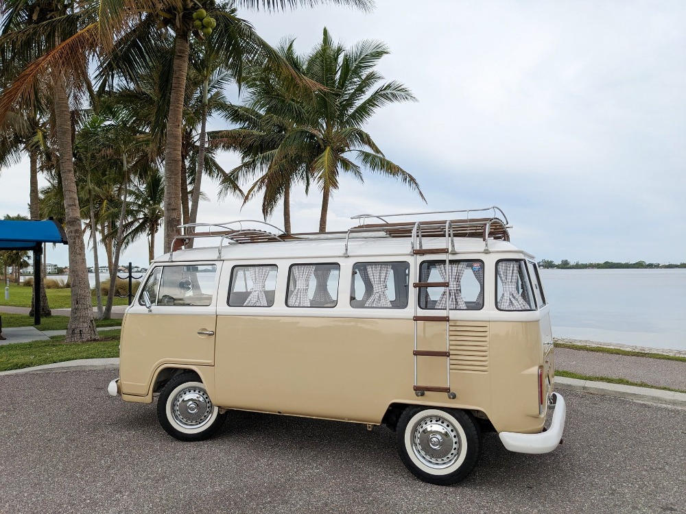 Lot D22-247 - 1996 Volkswagen Type 2 14-Window Mini Bus | Premier ...