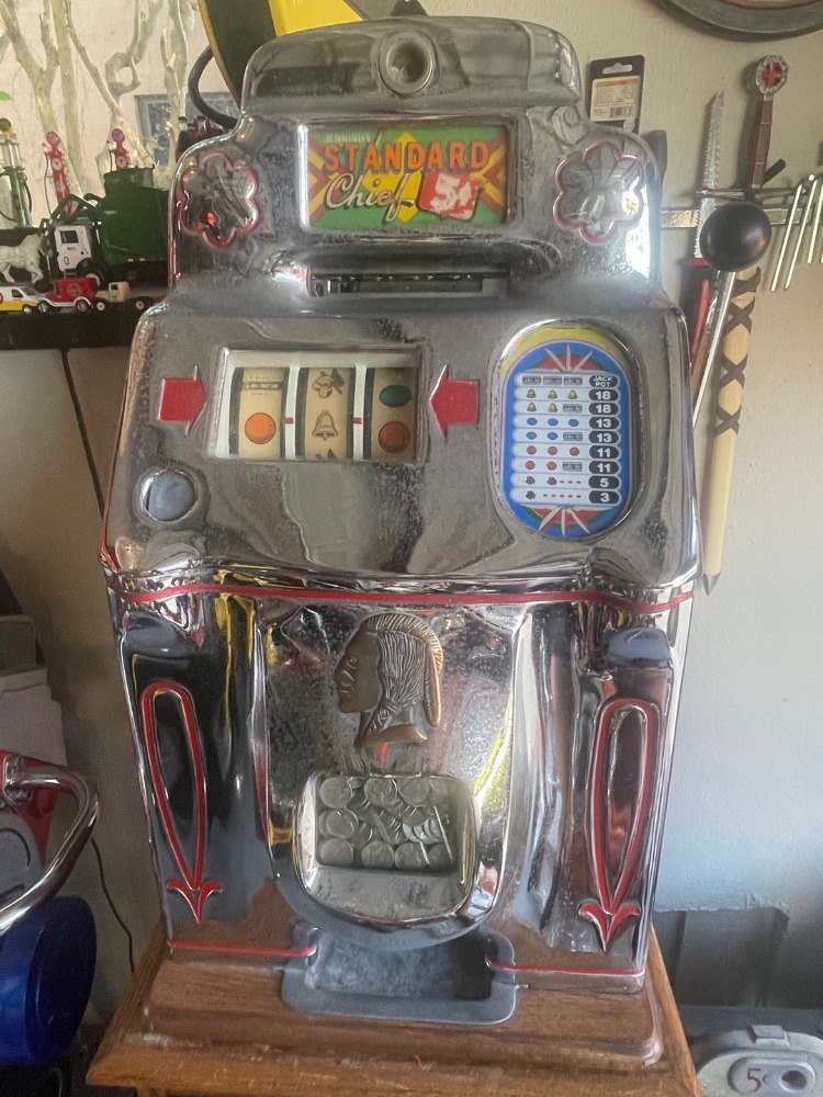 Lot S22-100 - 1960 Standard 5 Cent Slot Machine | Premier Auction Group